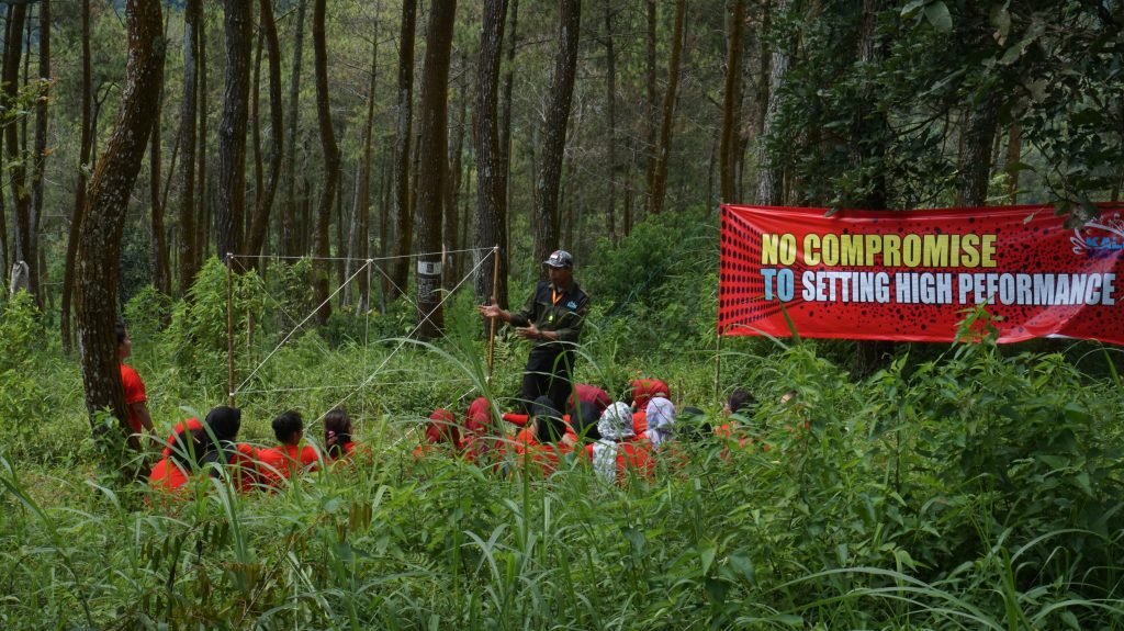 outbound team building-solusi maksimal untuk perusahaan anda outbound team building-solusi maksimal untuk perusahaan anda